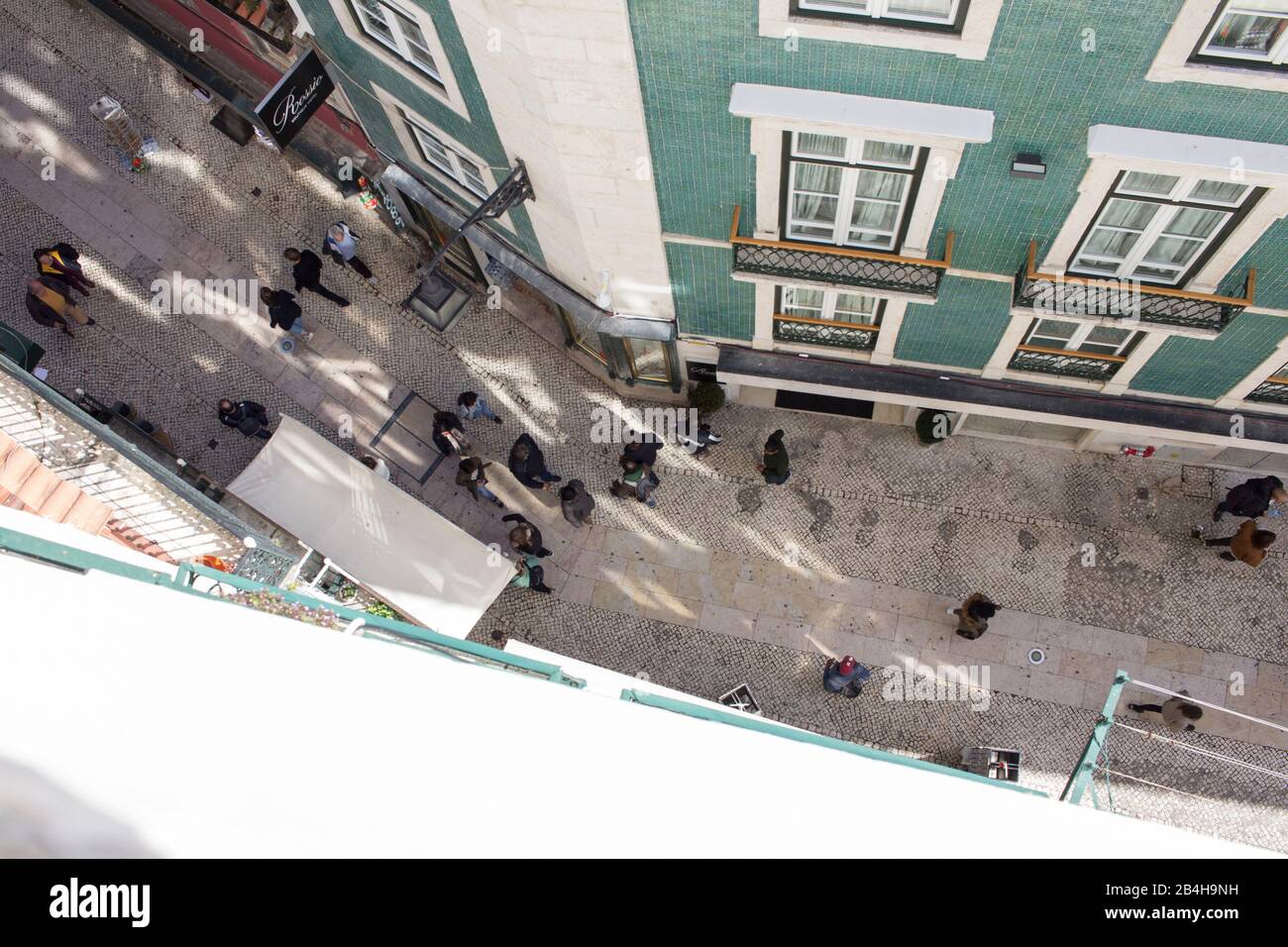 Fifth floor hi-res stock photography and images - Alamy