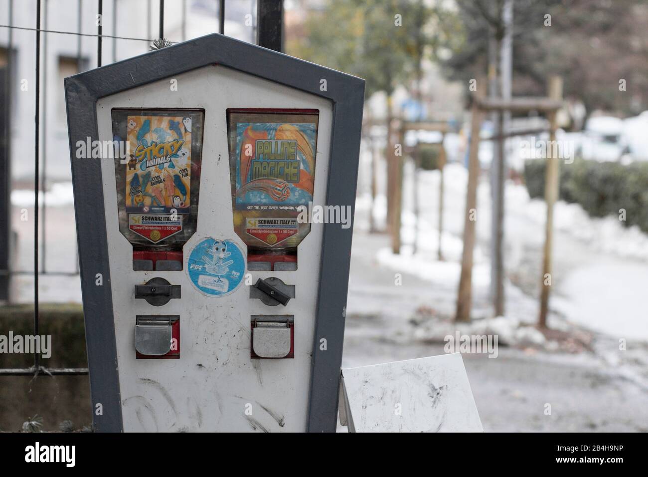 Old gum automat Stock Photo - Alamy