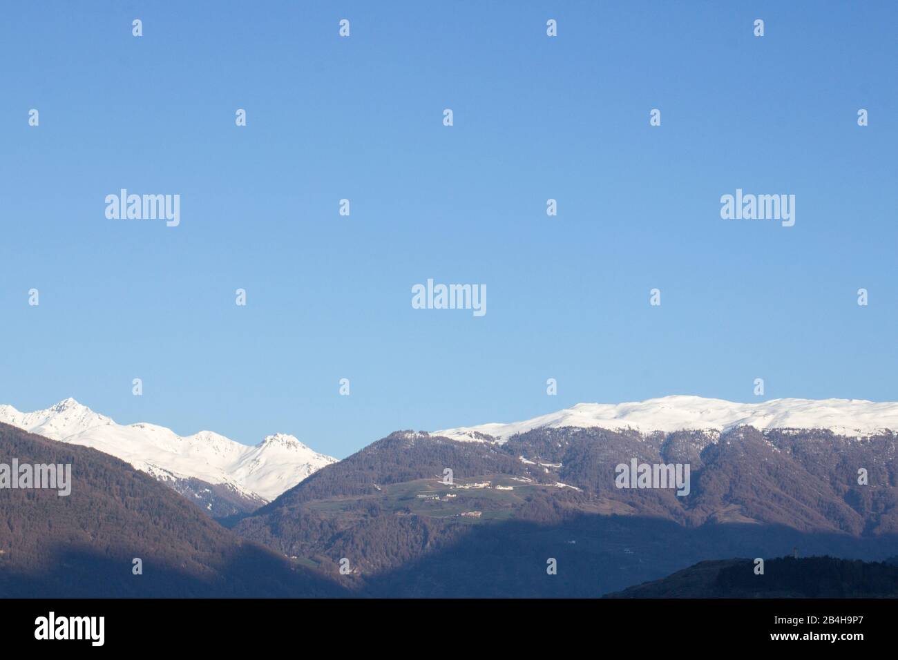 Berge und hugel hi-res stock photography and images - Alamy