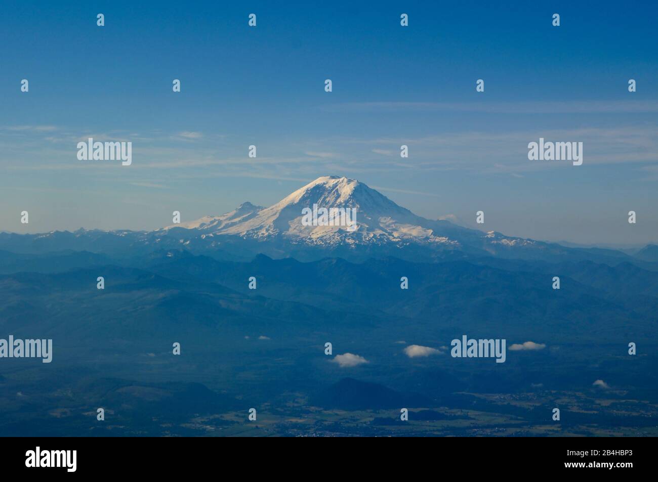 Mt rainier and aerial hi-res stock photography and images - Alamy