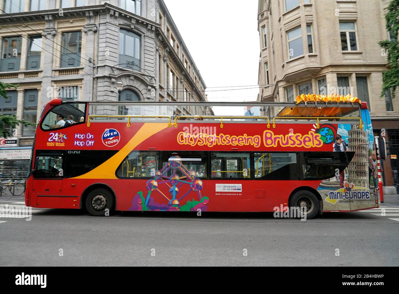 Brussels tour bus hi-res stock photography and images - Alamy