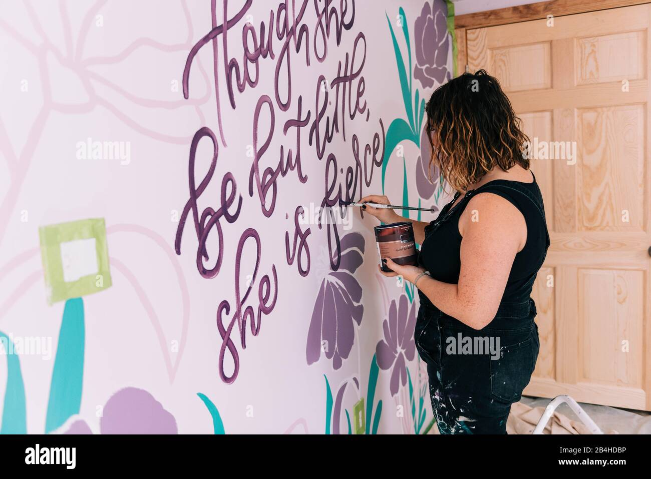 Muralist drawing hi-res stock photography and images - Alamy