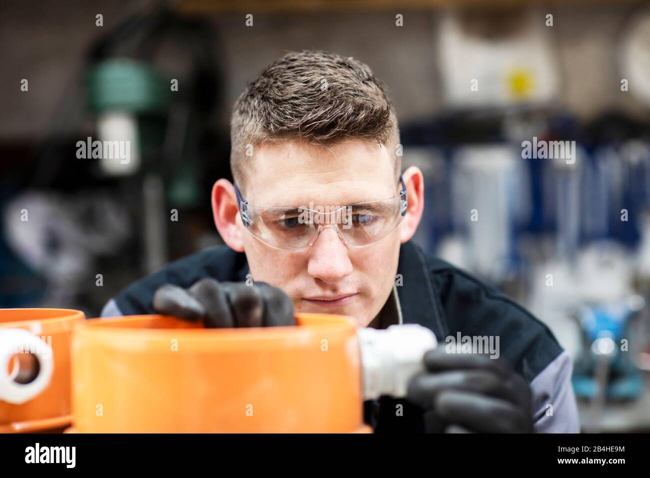 A plumber working hi-res stock photography and images - Alamy
