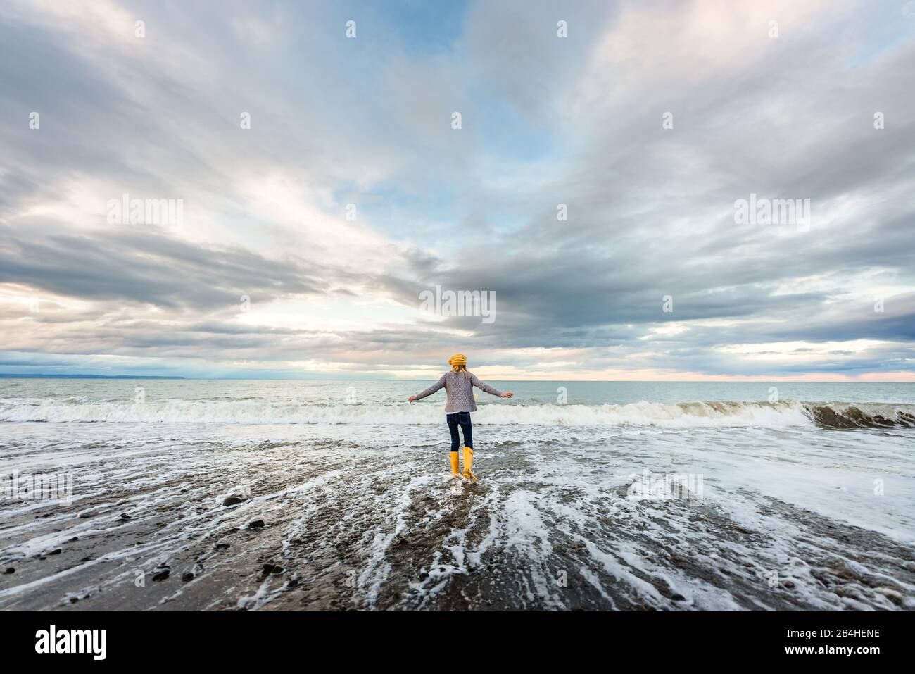 Female running into sea rear view hi-res stock photography and images ...