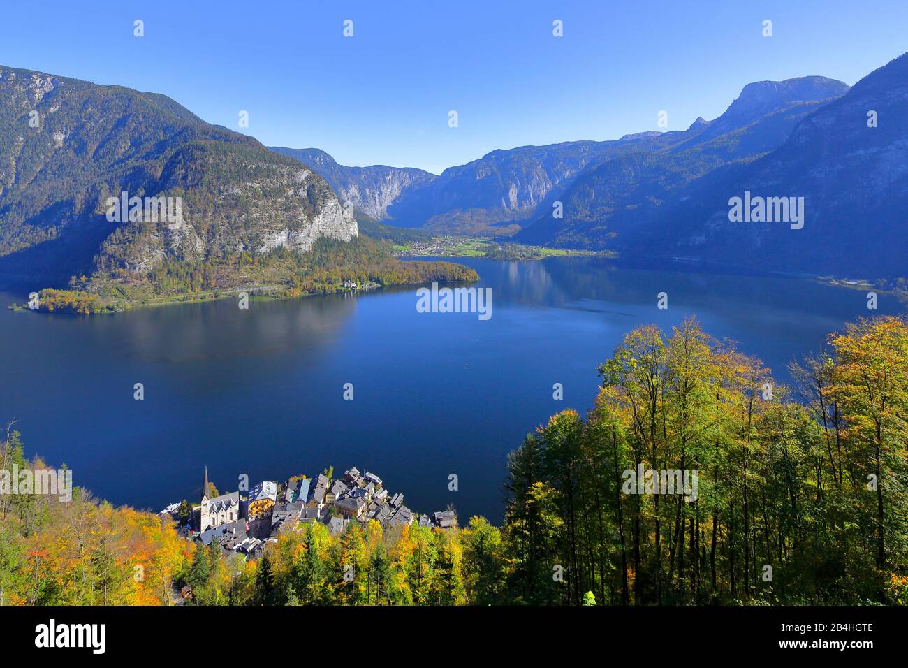 View of Lake Hallstatt with Hallstatt in autumn, Salzkammergut, Austria ...