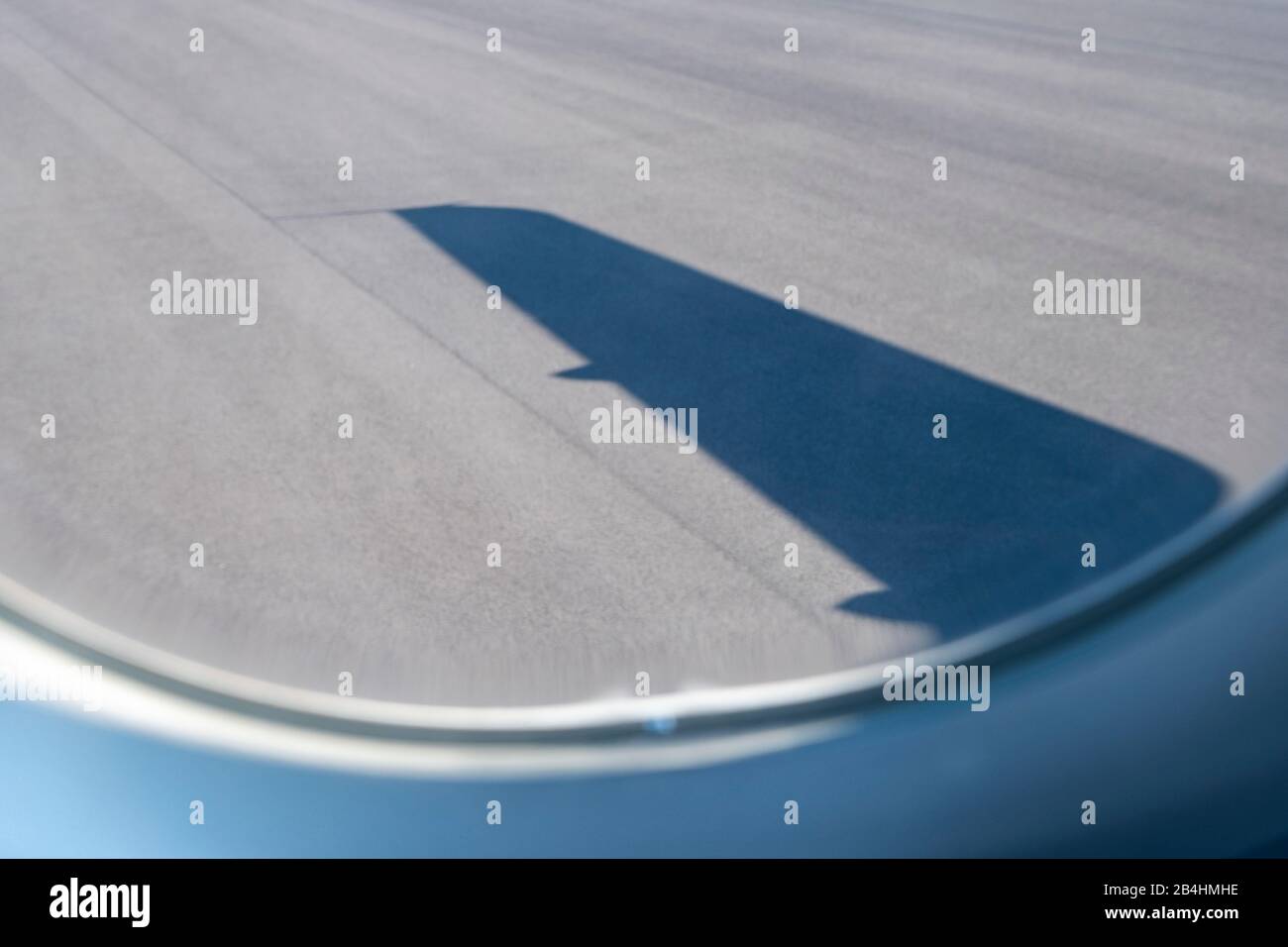 Airplane window runway hi-res stock photography and images - Alamy