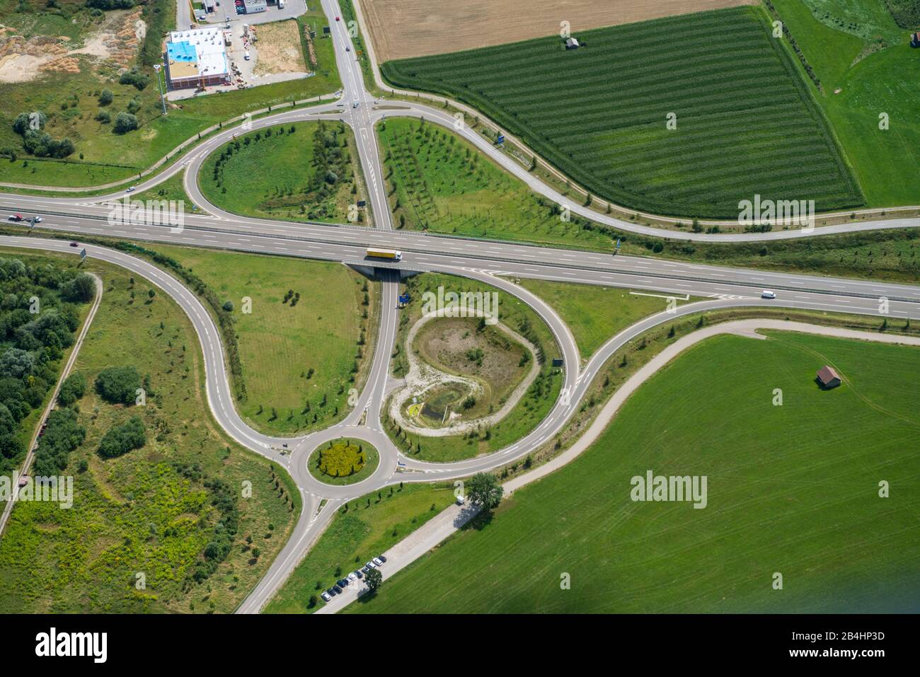 Luftaufnahme einer Autobahnauffahrt, Autobahnausfahrt, Kreuzung Stock ...