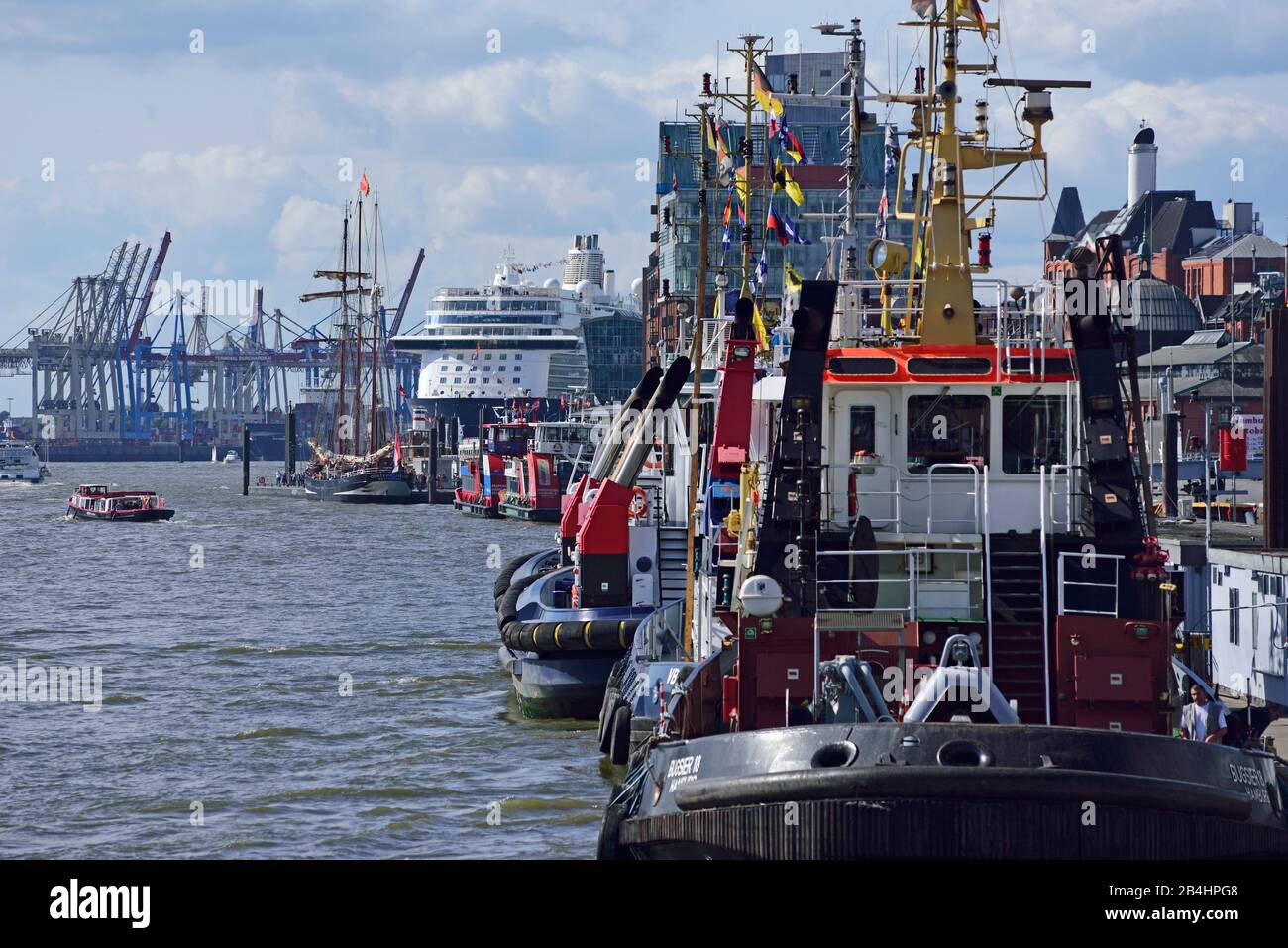 Europe, Germany, Hanseatic City of Hamburg, Elbe, harbor, container ...