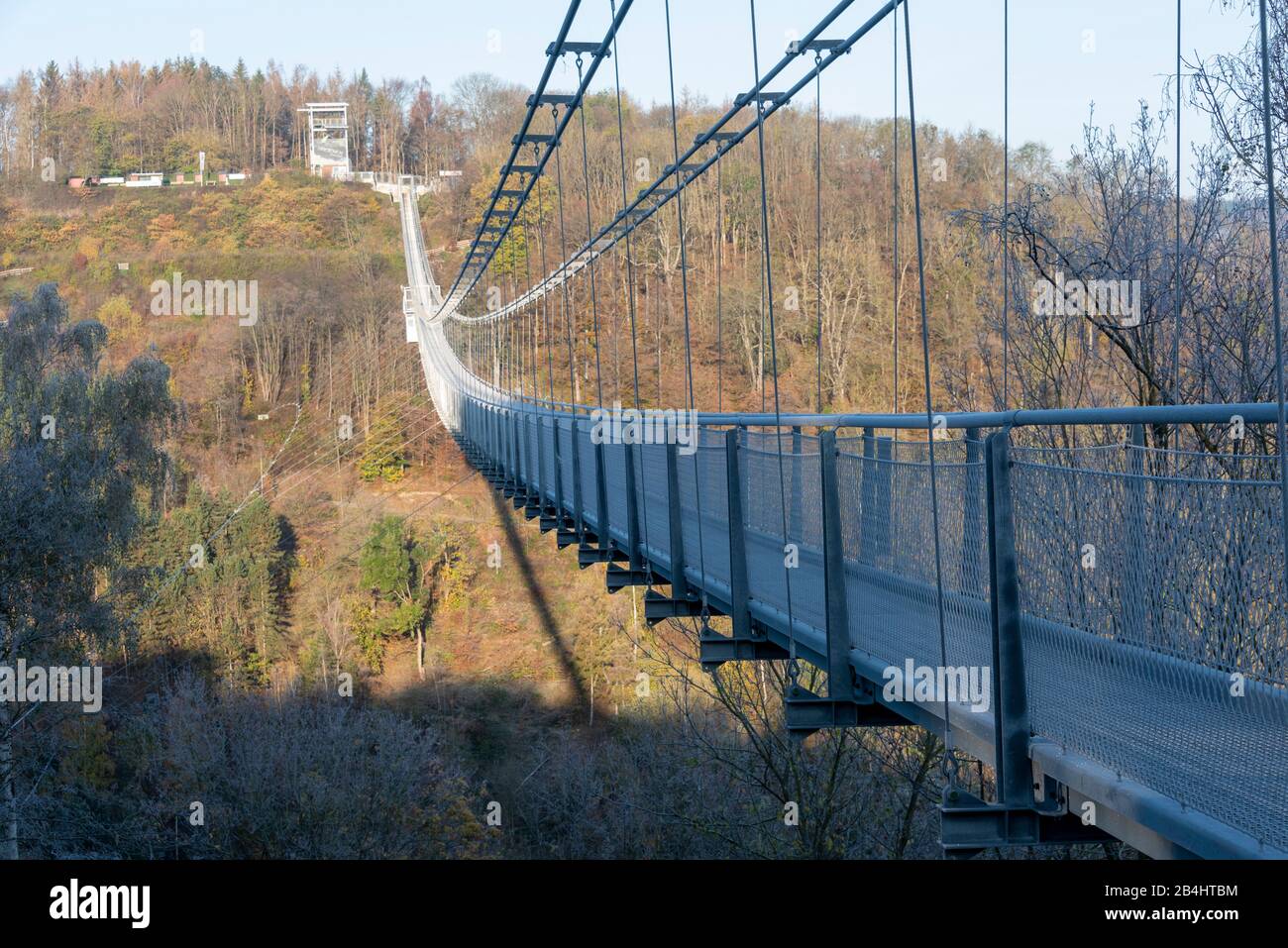 Rope suspension bridge hi-res stock photography and images - Alamy