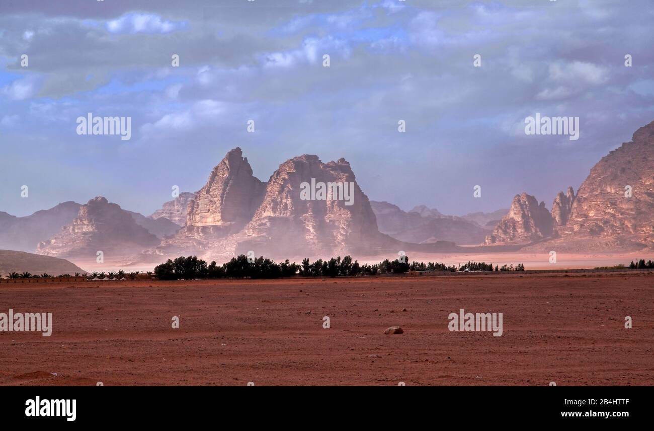 Sandstorm Desert High Resolution Stock Photography and Images - Alamy