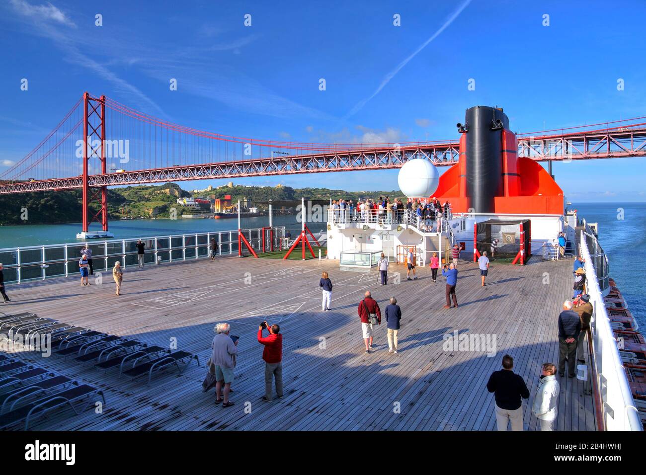 Queen mary 2 deck hi-res stock photography and images - Alamy