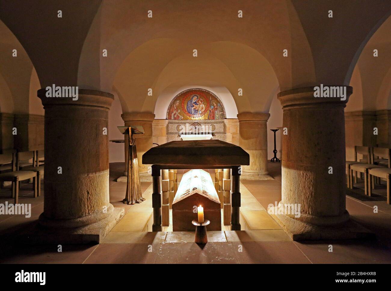 Romanesque crypt hi-res stock photography and images - Alamy