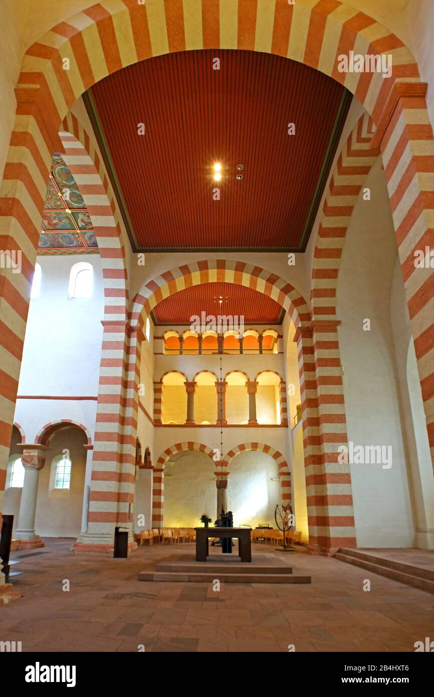 Early romanesque hi-res stock photography and images - Alamy