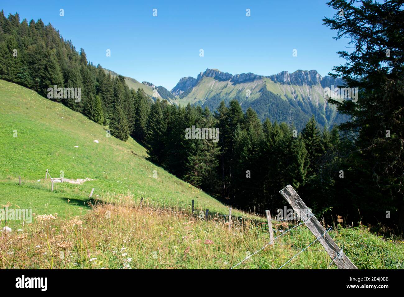 Overlooking mountains hi-res stock photography and images - Alamy