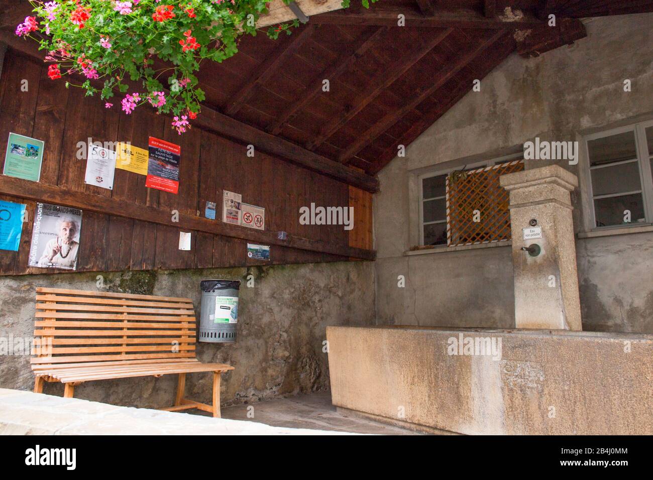 Fountain canopy hi-res stock photography and images - Alamy