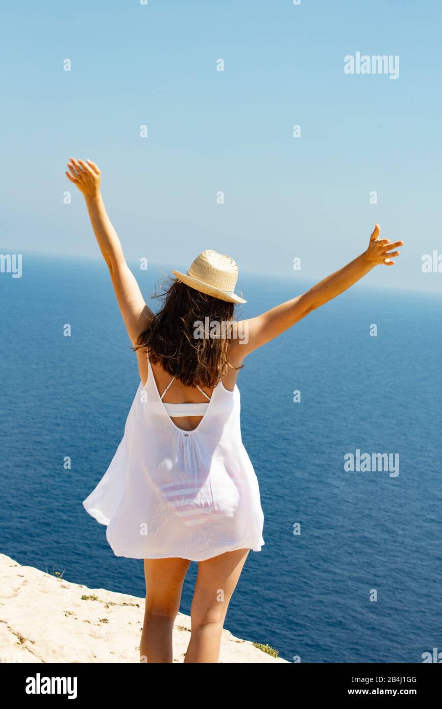 Back view of teenagers hi-res stock photography and images - Alamy