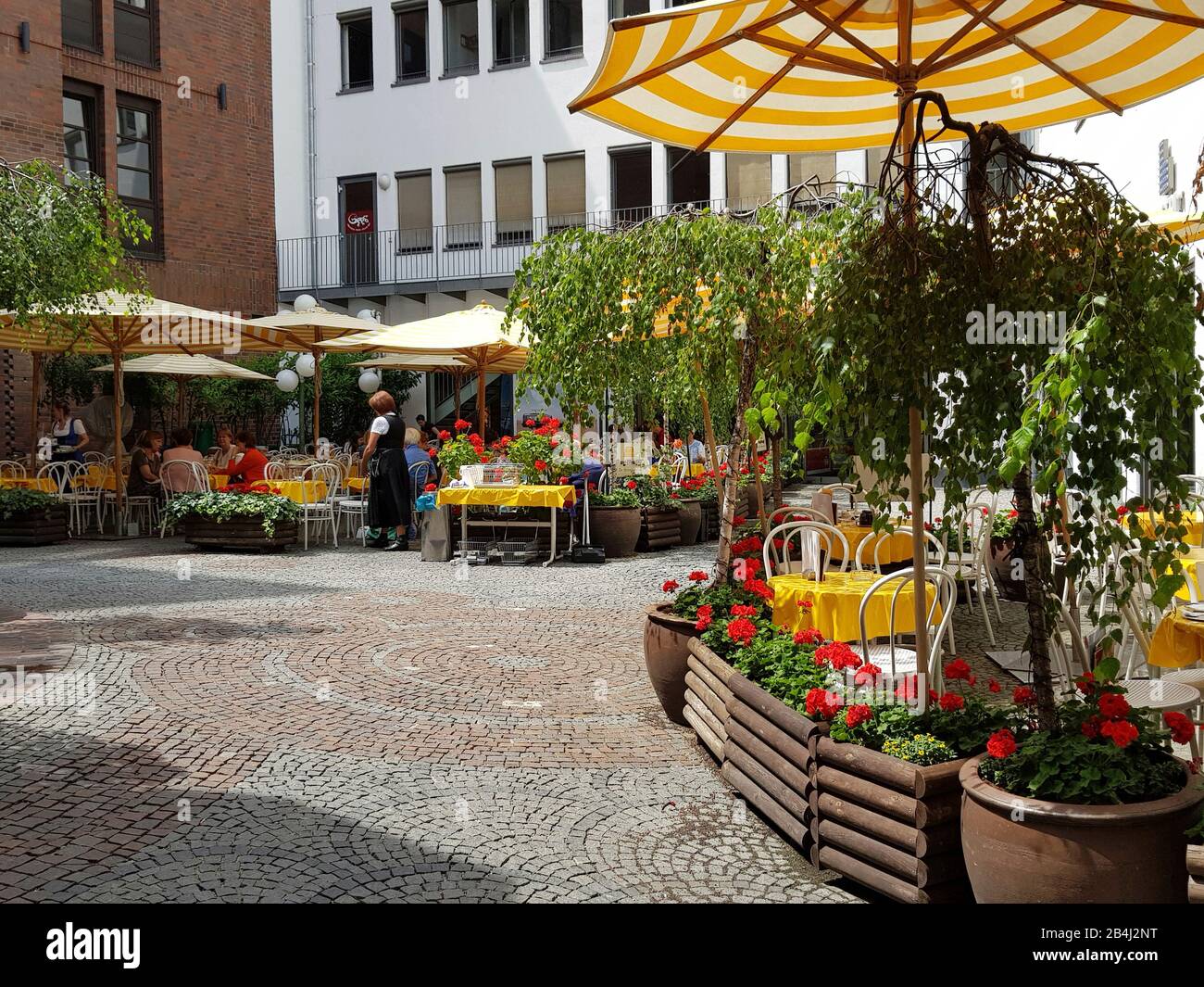 Yellow courtyard hi-res stock photography and images - Alamy