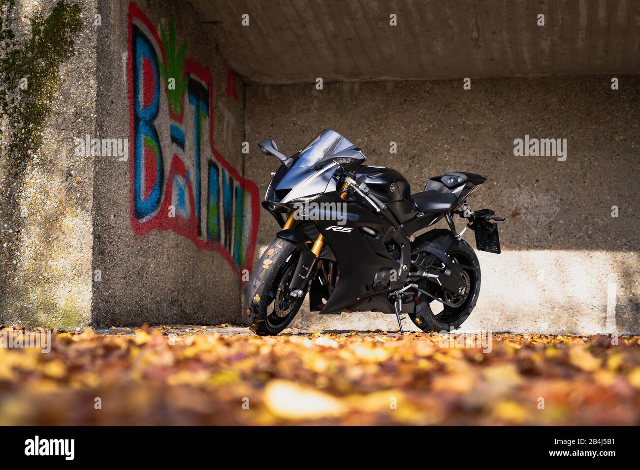Yamaha R6 Black Wallpaper