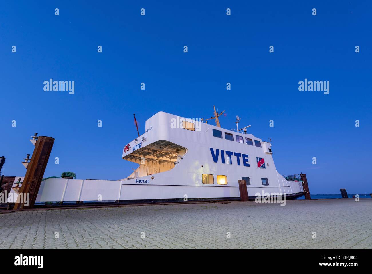 Harbor and island ferry hi-res stock photography and images - Alamy