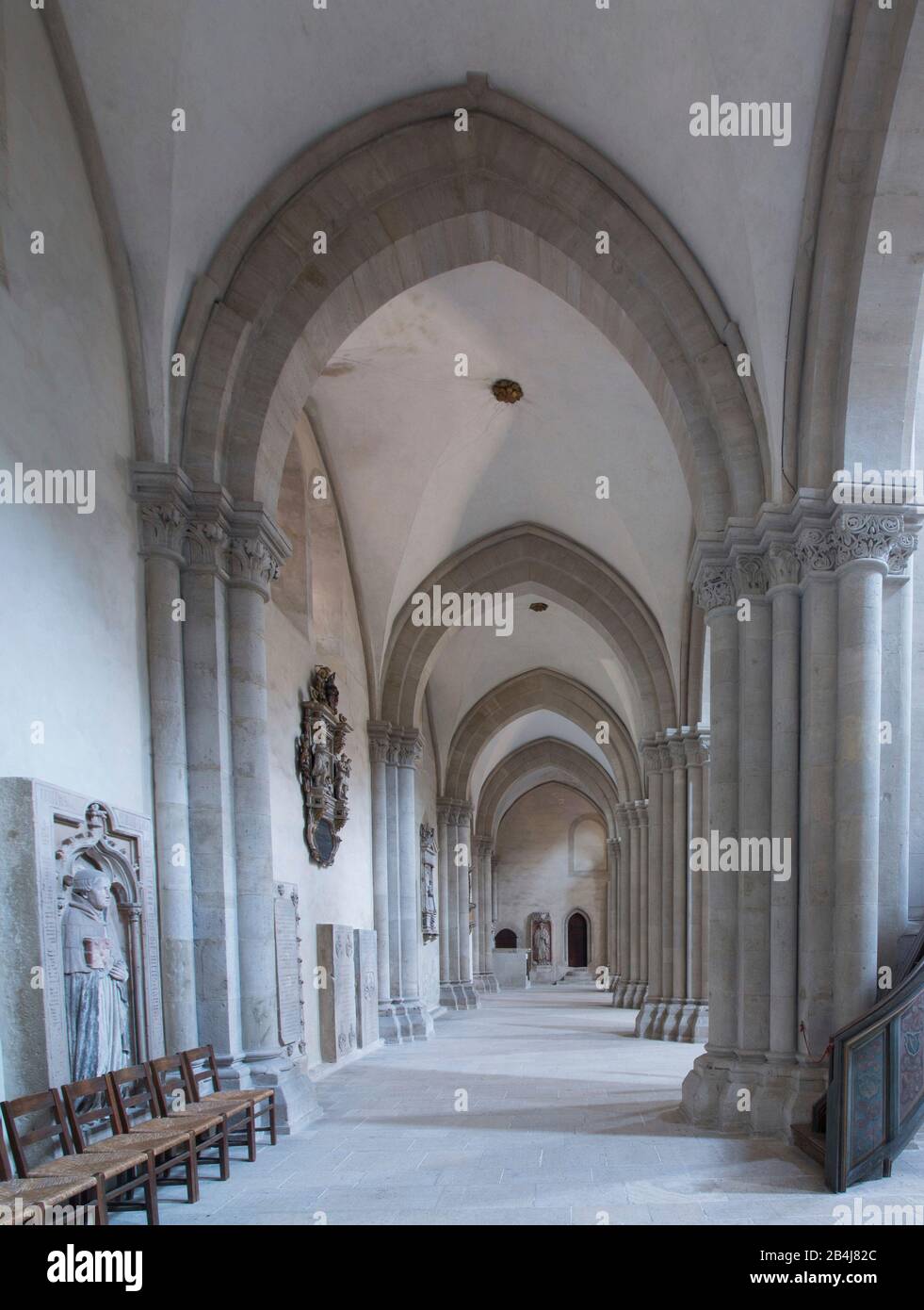 Cathedral hallways hi-res stock photography and images - Alamy