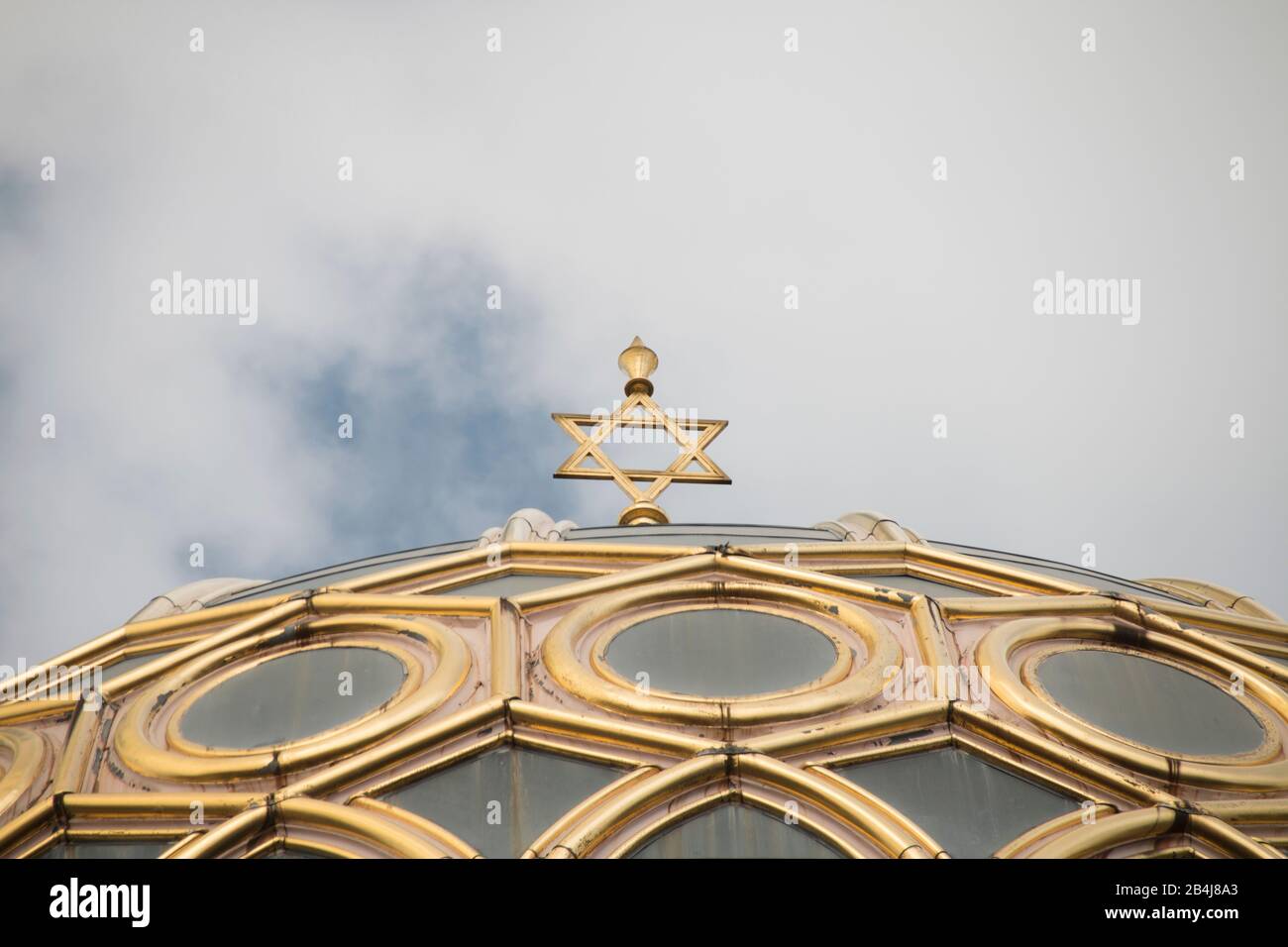 Germany, Berlin, view of the roof of the New Synagogue Berlin Stock ...