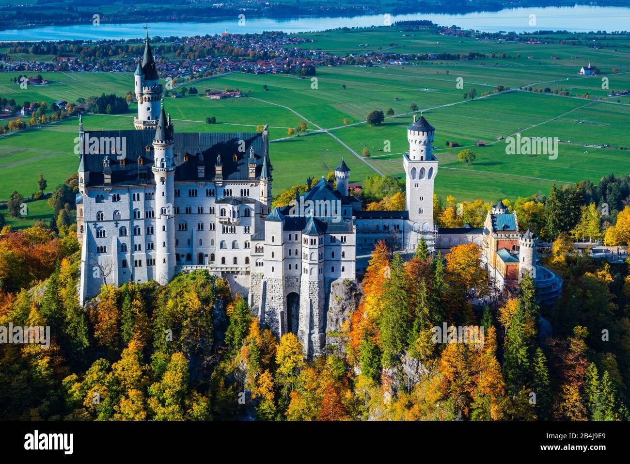 Neuschwanstein Castle near Hohenschwangau, Romantic Road, Ostallgäu ...