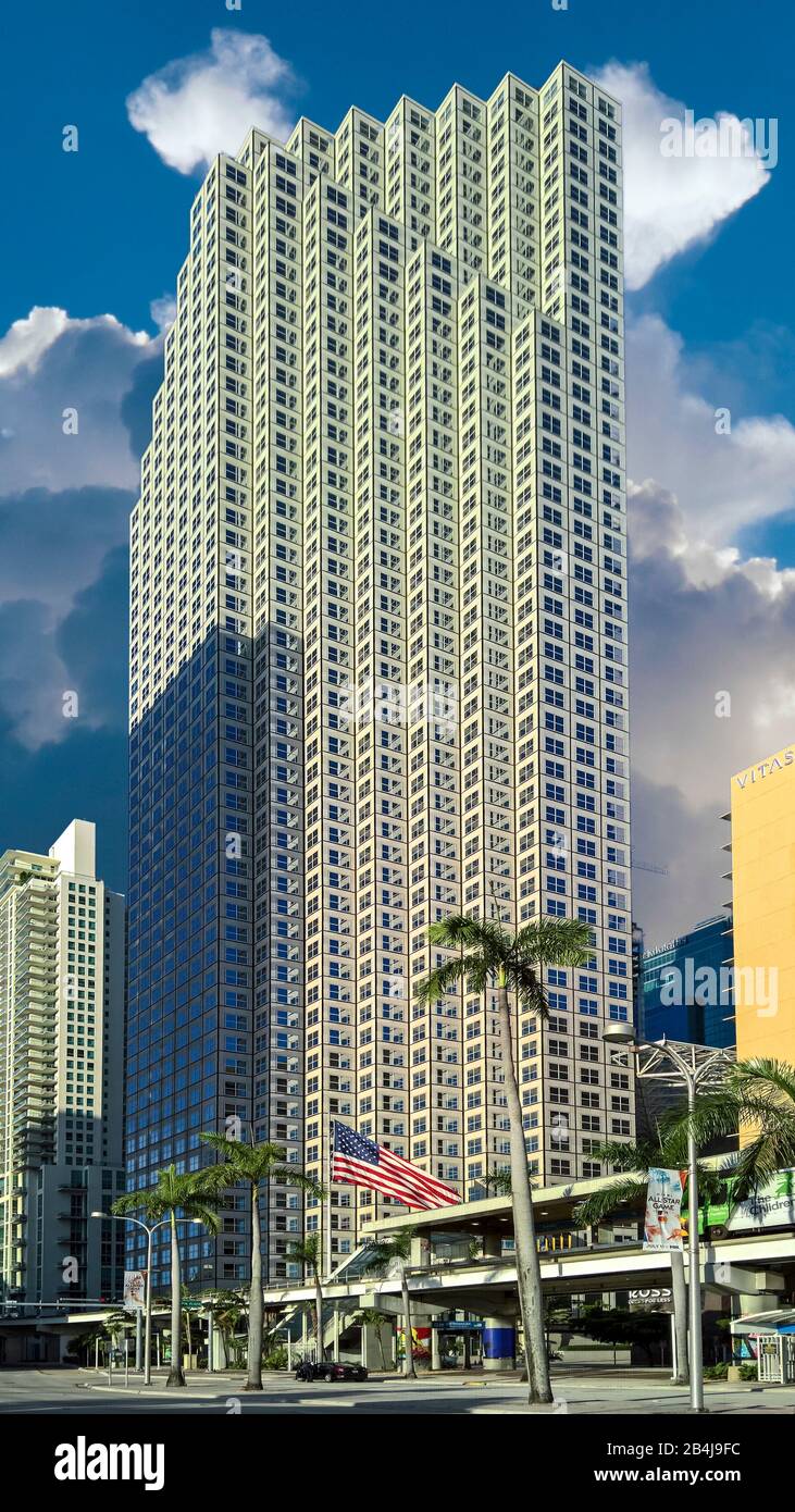 Downtown boulevard hi-res stock photography and images - Alamy