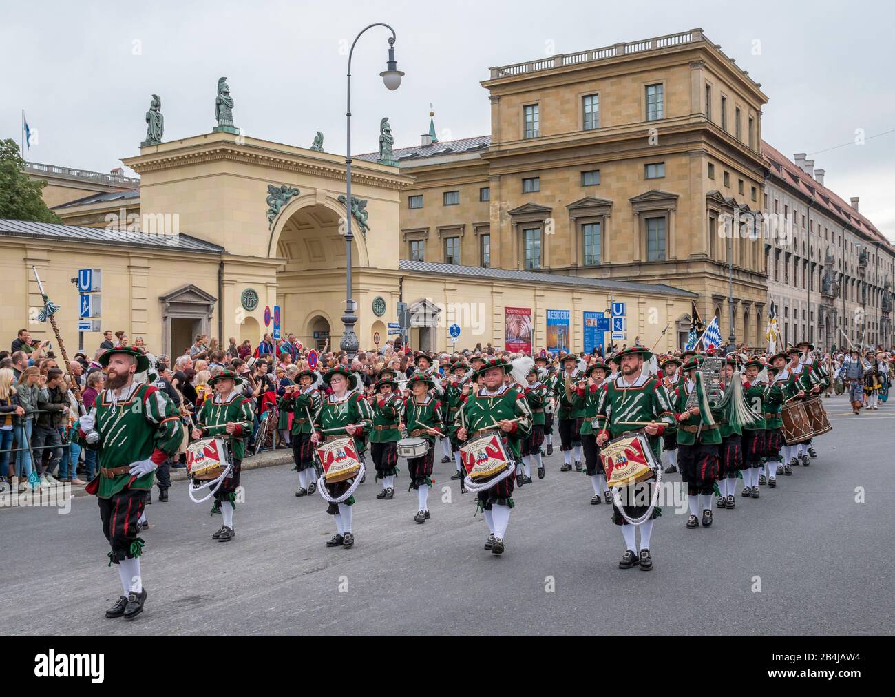 Traditional Costume - and marksmen's parade to the Oktoberfest, Munich ...