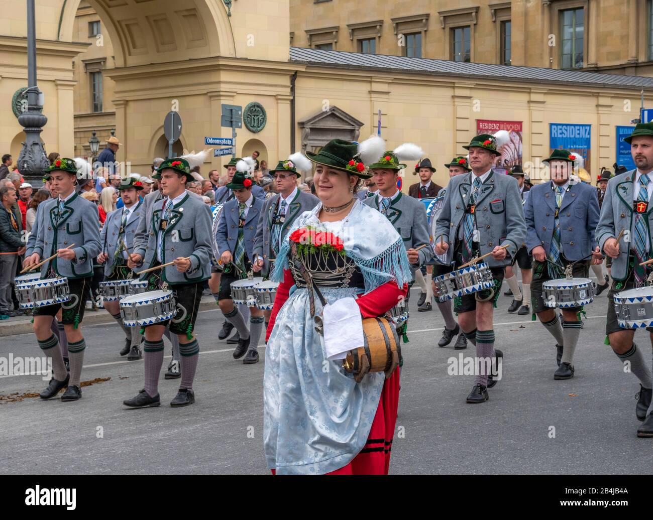 Traditional Costume - and marksmen's parade to the Oktoberfest, Munich ...