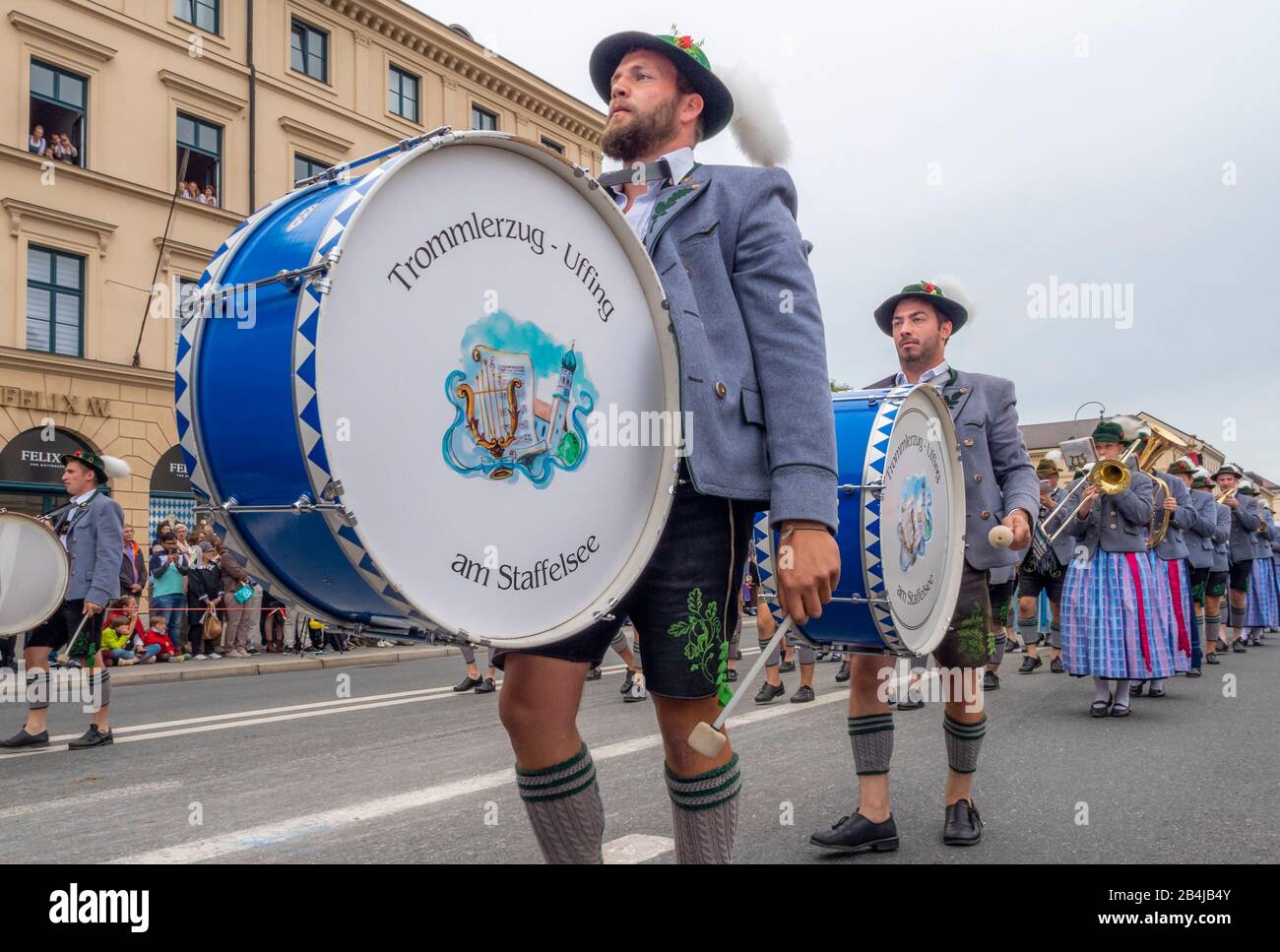 Traditional Costume - and marksmen's parade to the Oktoberfest, Munich ...