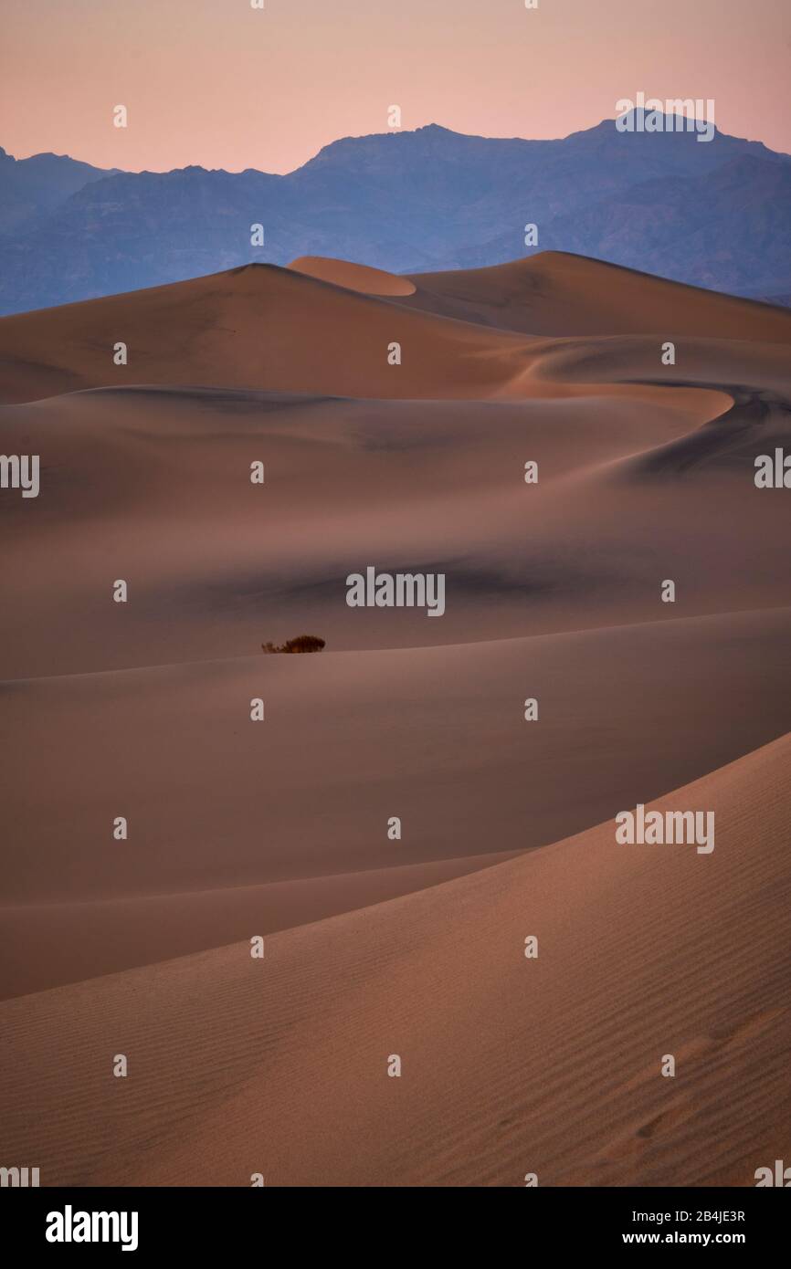 Sand mountain nevada hi-res stock photography and images - Alamy