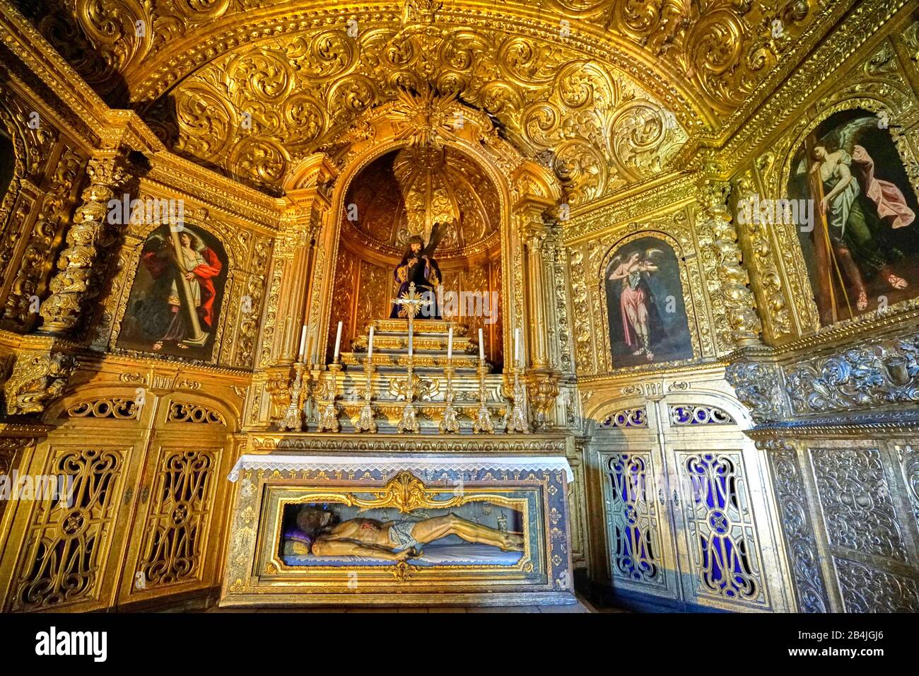 Golden altar hi-res stock photography and images - Alamy