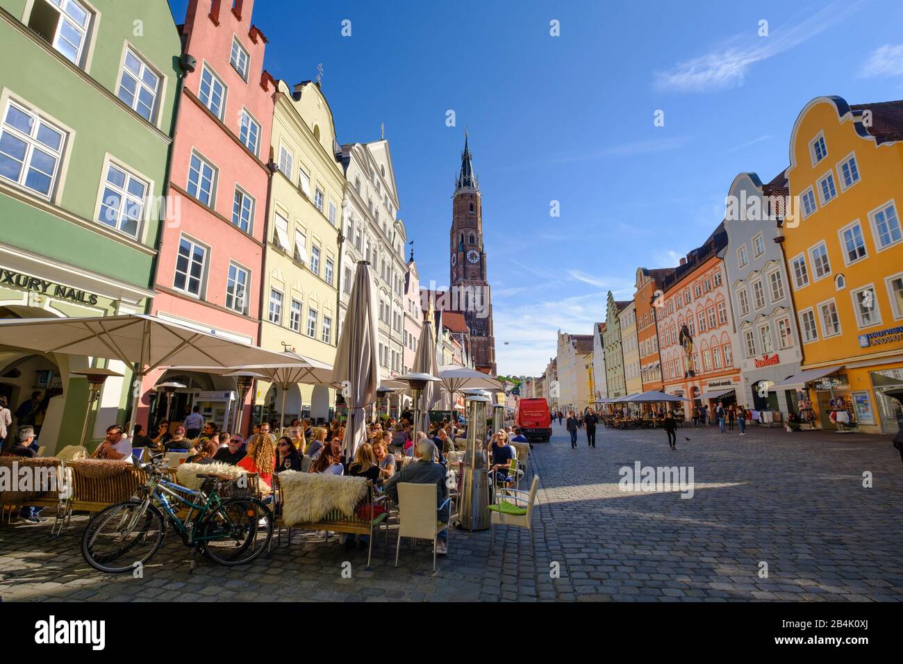 Old town with basilica St. Martin, Landshut, Lower Bavaria, Bavaria ...