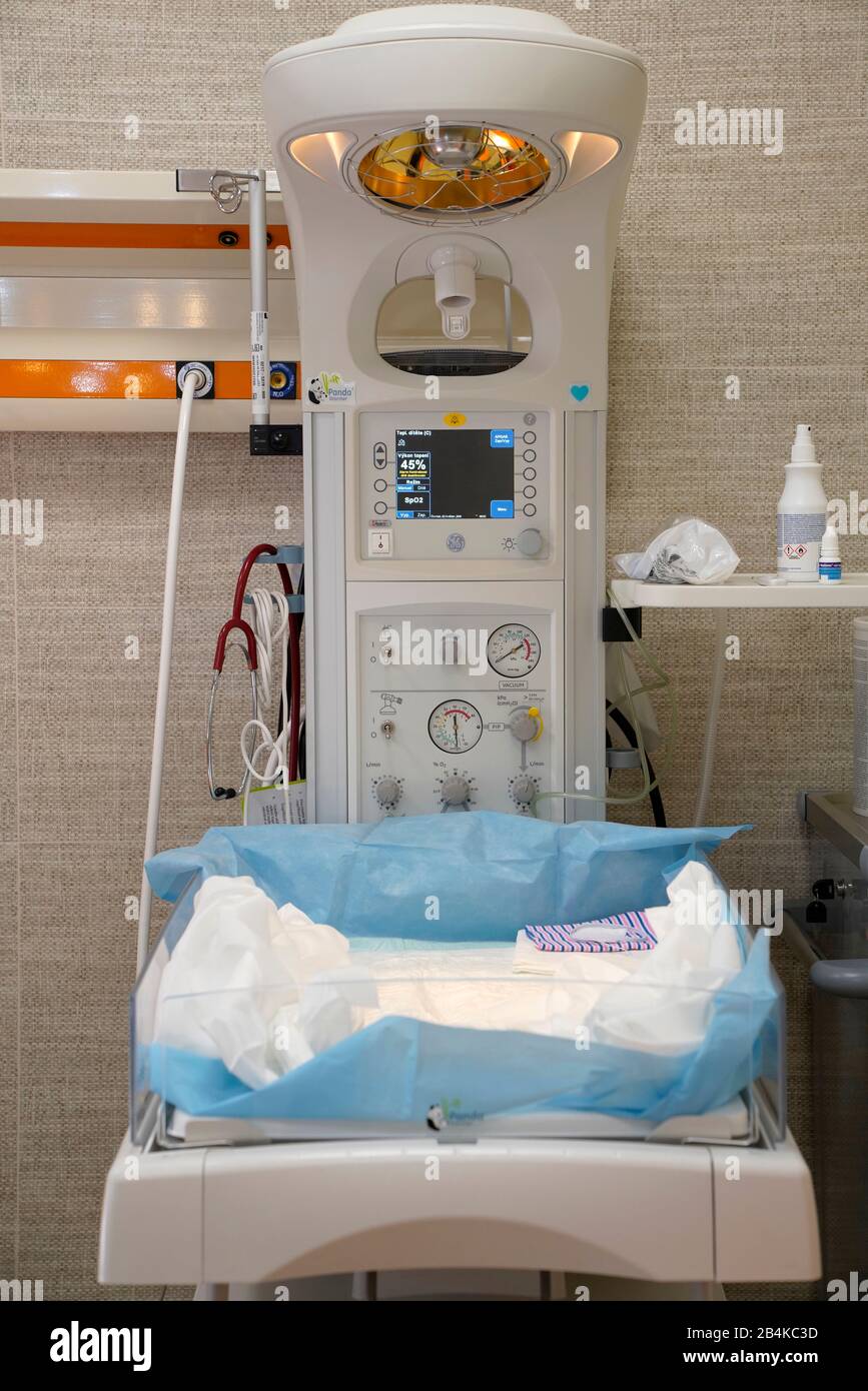 Delivery room, control unit for newborns Stock Photo - Alamy