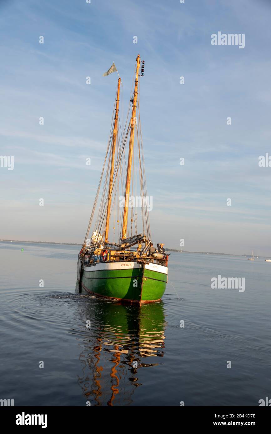 Germany, Mecklenburg-Vorpommern, Hiddensee, sailing ship Petrine ...
