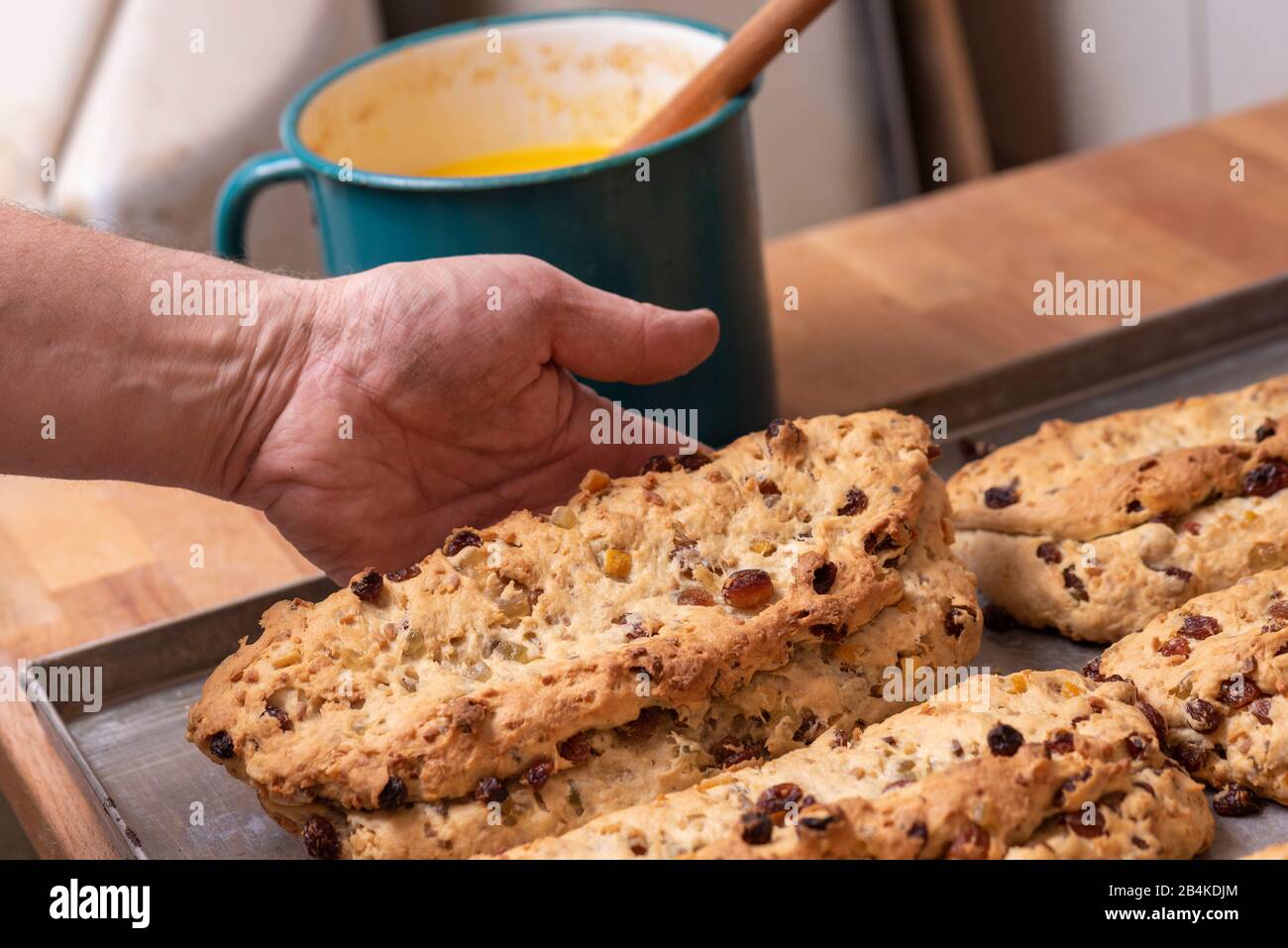 Baker shows christmas cake hi-res stock photography and images - Alamy