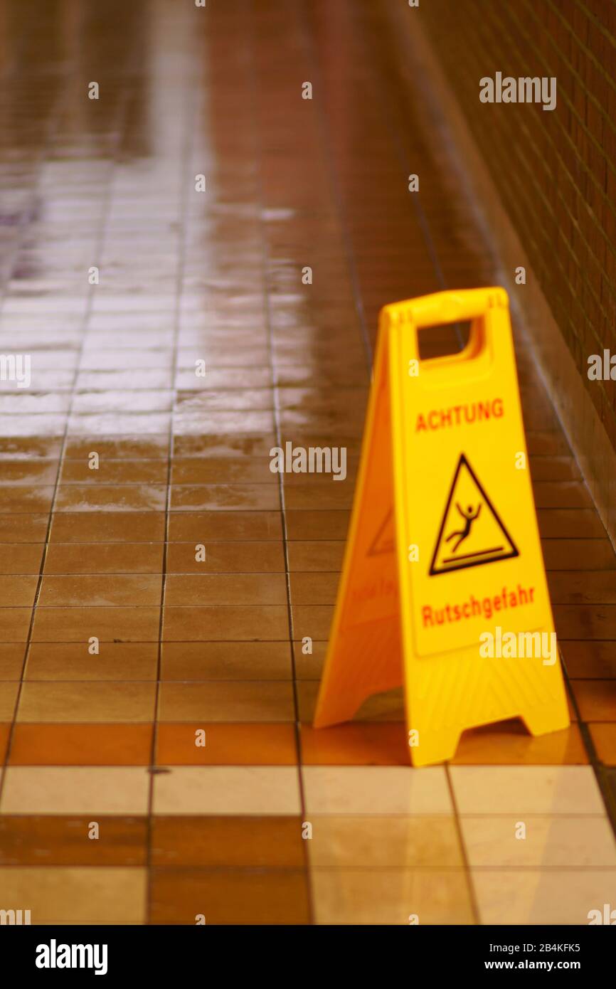 Wet warning sign hi-res stock photography and images - Alamy