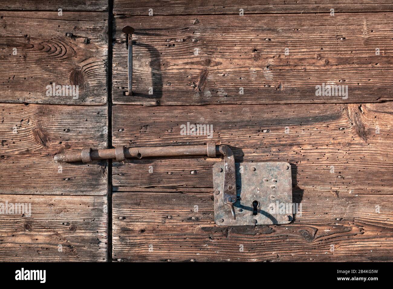 Ancient door lock hi-res stock photography and images - Alamy