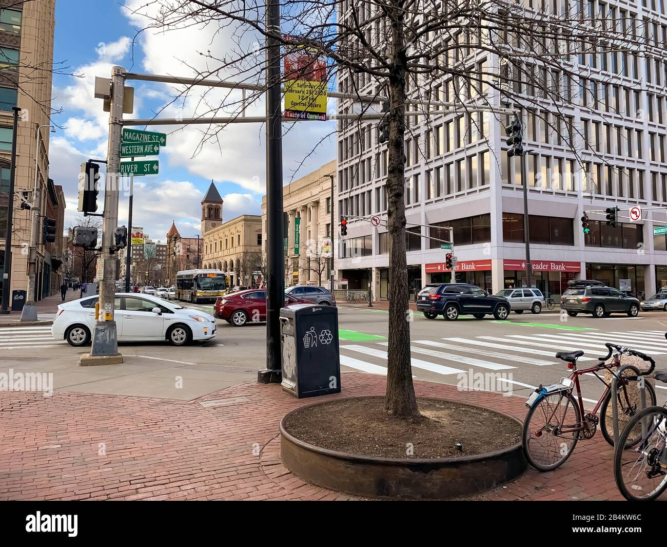 Central square, cambridge, boston hi-res stock photography and images ...