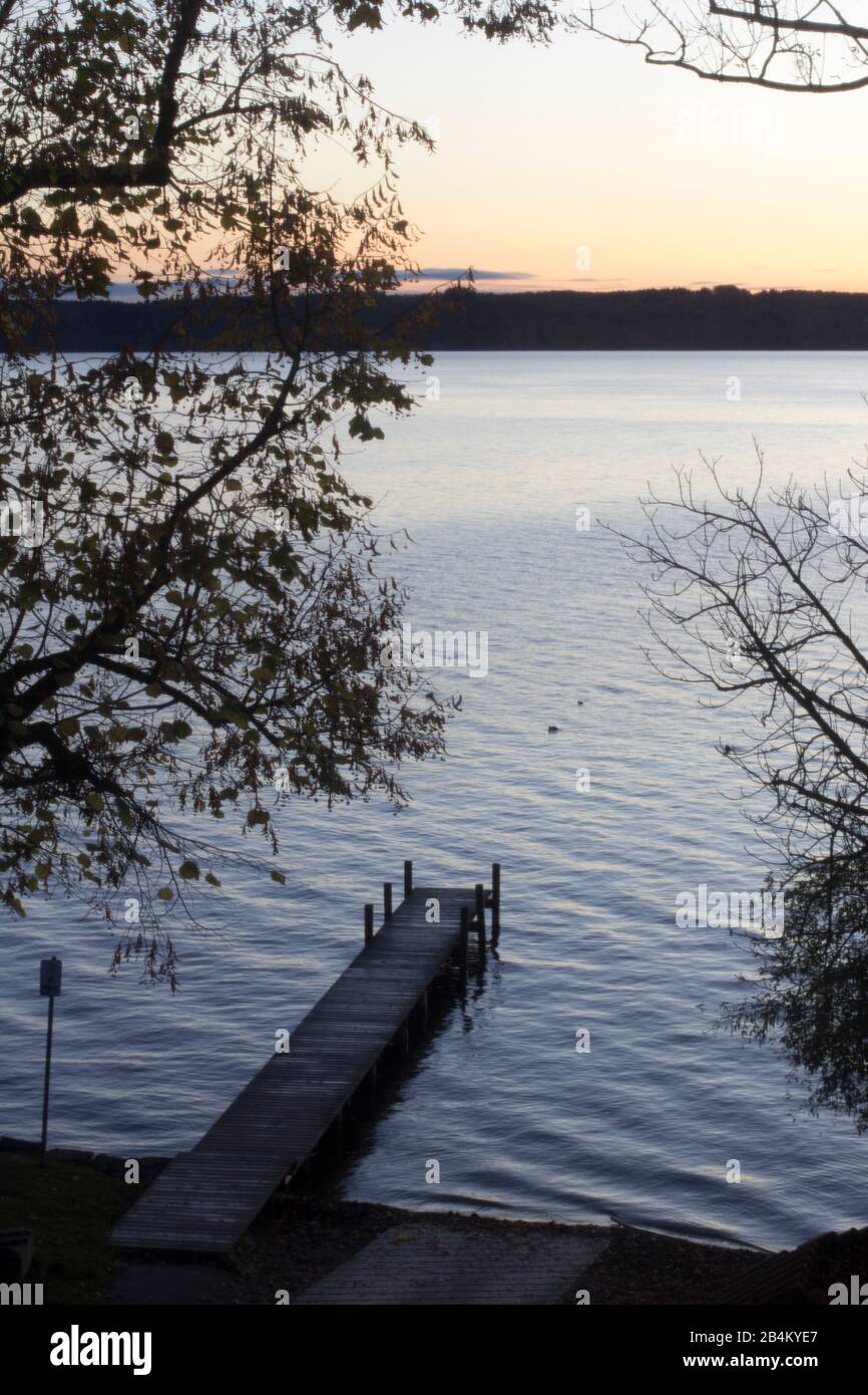 Jetty at lake hi-res stock photography and images - Alamy