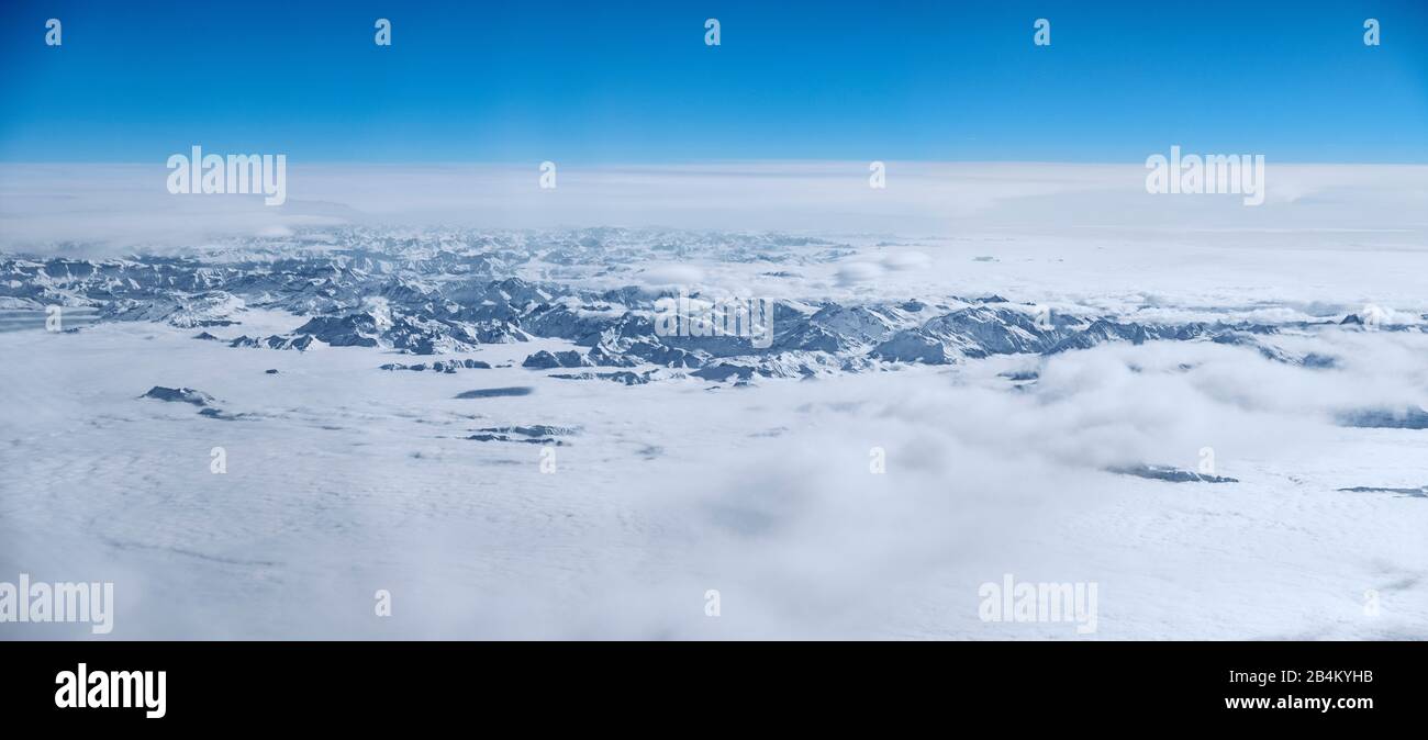 Massif breaks through cloud cover, Pyrenees, bird's eye view Stock ...