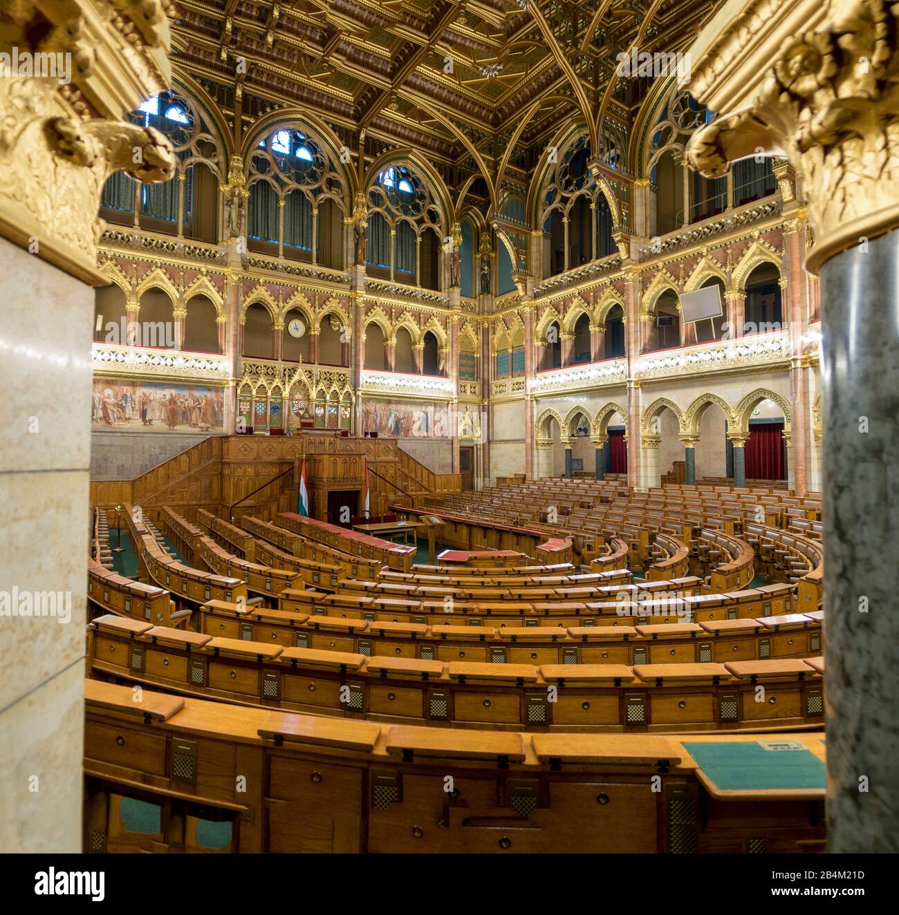 Hungarian parliament upper hi-res stock photography and images - Alamy