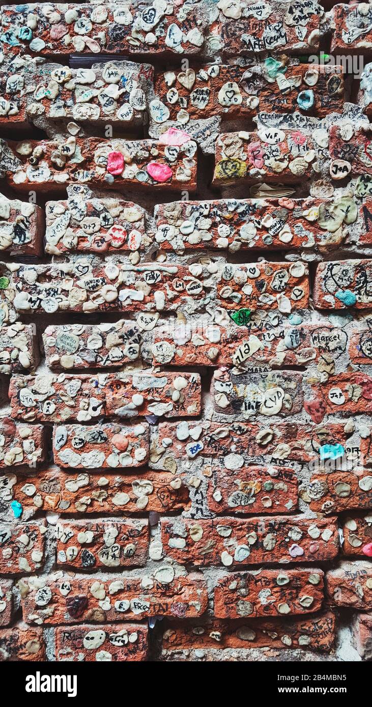 Stuck wall hi-res stock photography and images - Alamy