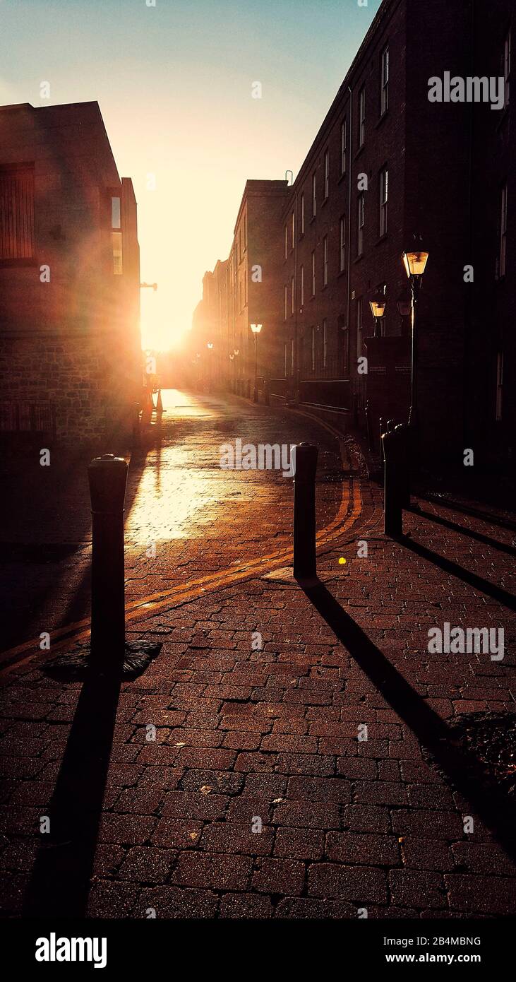 Back street hi-res stock photography and images - Alamy