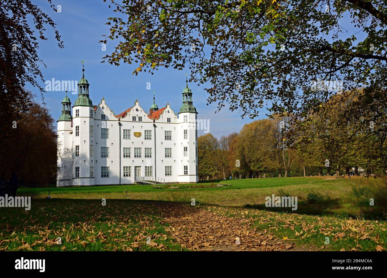 Europe, Germany, Schleswig-Holstein, Ahrensburg, Ahrensburg moated ...