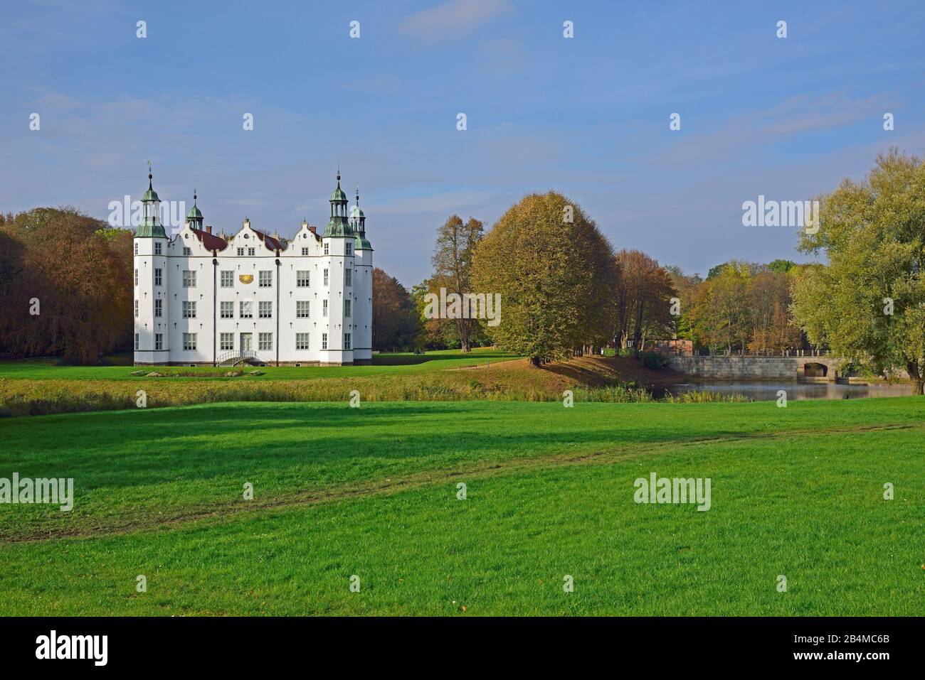 Europe, Germany, Schleswig-Holstein, Ahrensburg, Ahrensburg moated ...
