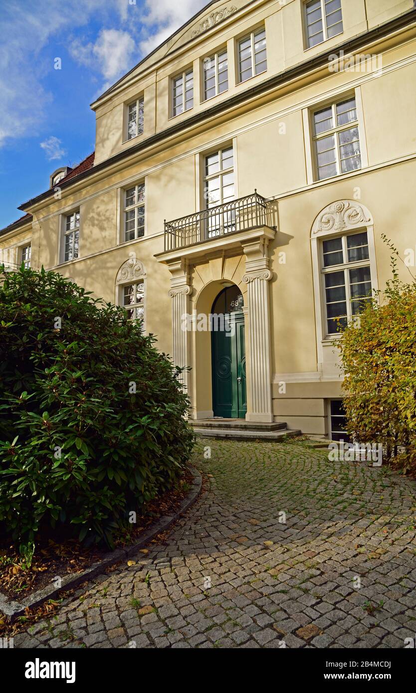 Posh house hi-res stock photography and images - Alamy