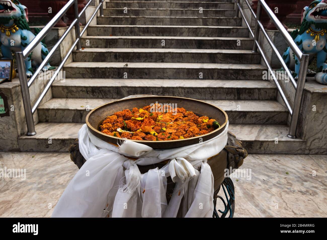 Lotus throne, just below the Golden Statues in Buddha Park ...