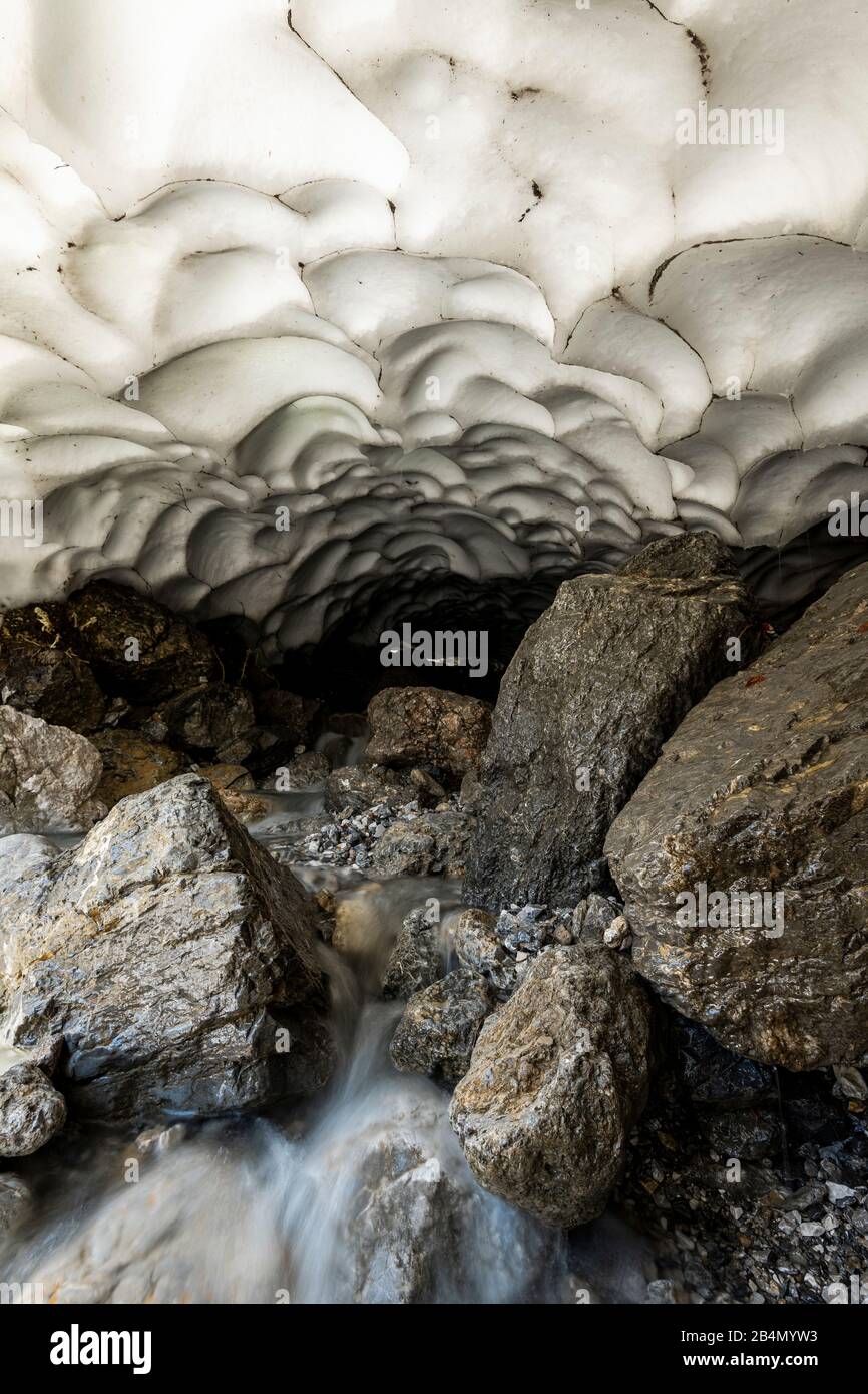 Small cave waterfall hi-res stock photography and images - Alamy