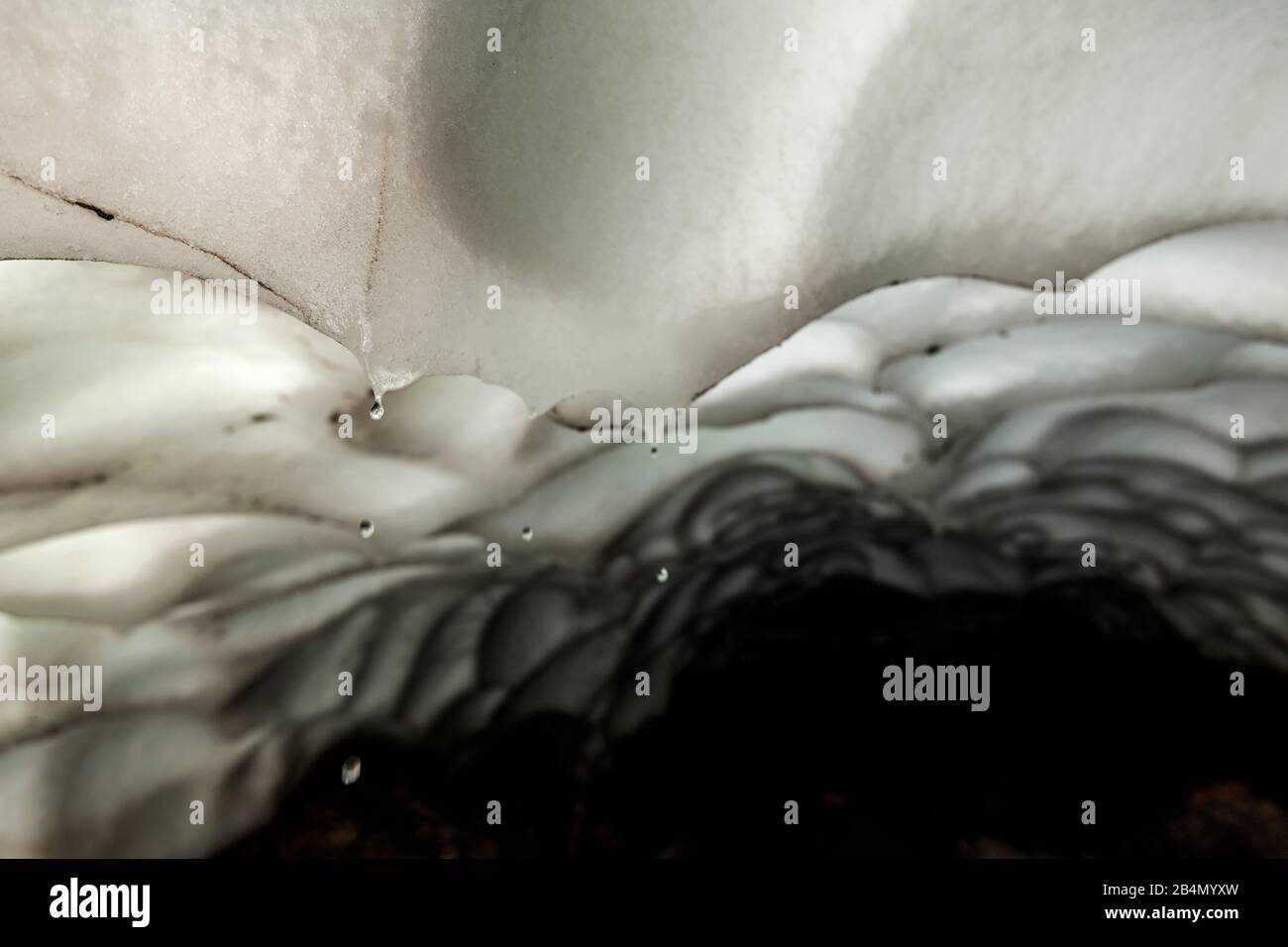 Snow cave hi-res stock photography and images - Alamy